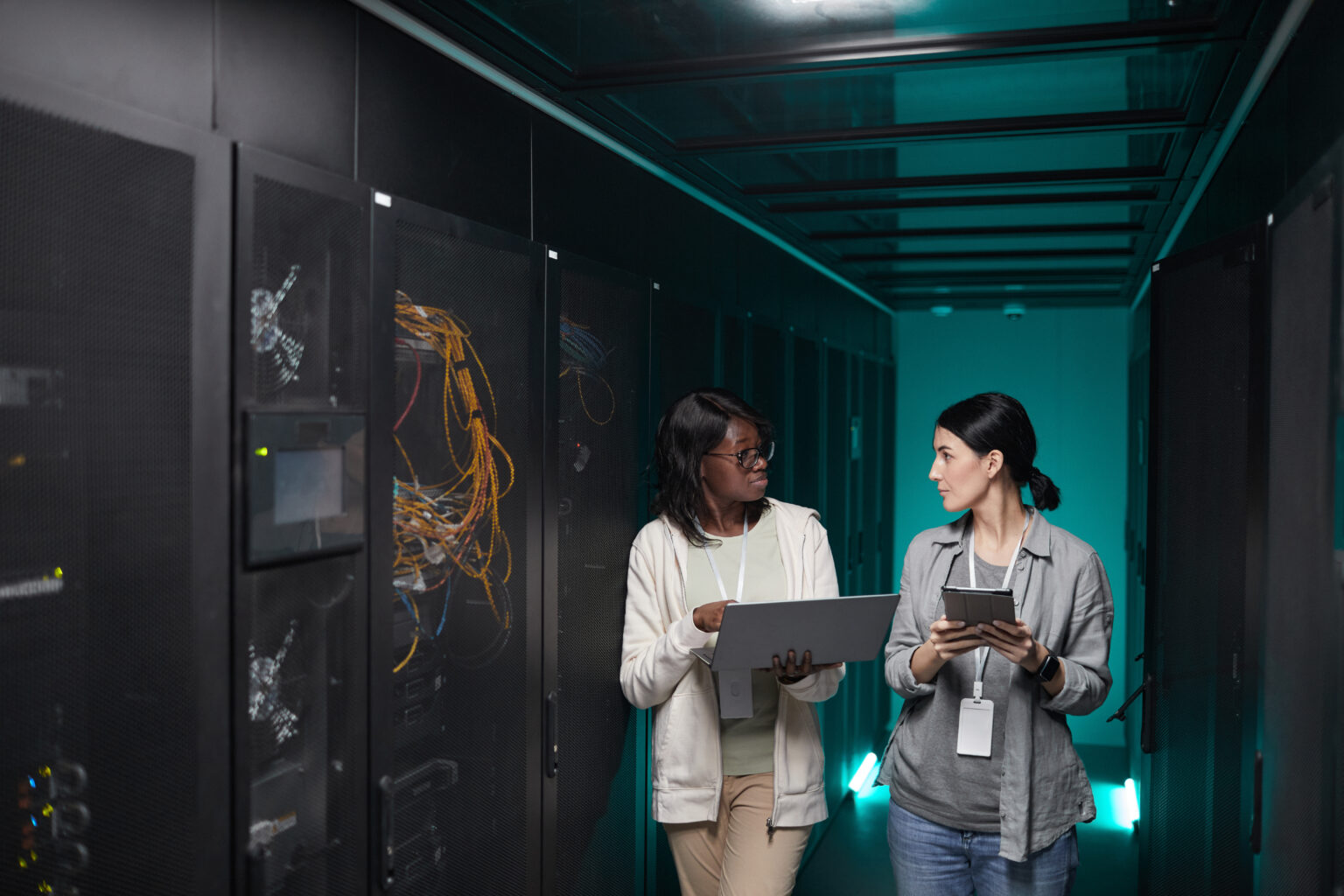 Mengenal Profesi Data Center Specialist, Ahli Pusat Data yang Banyak ...